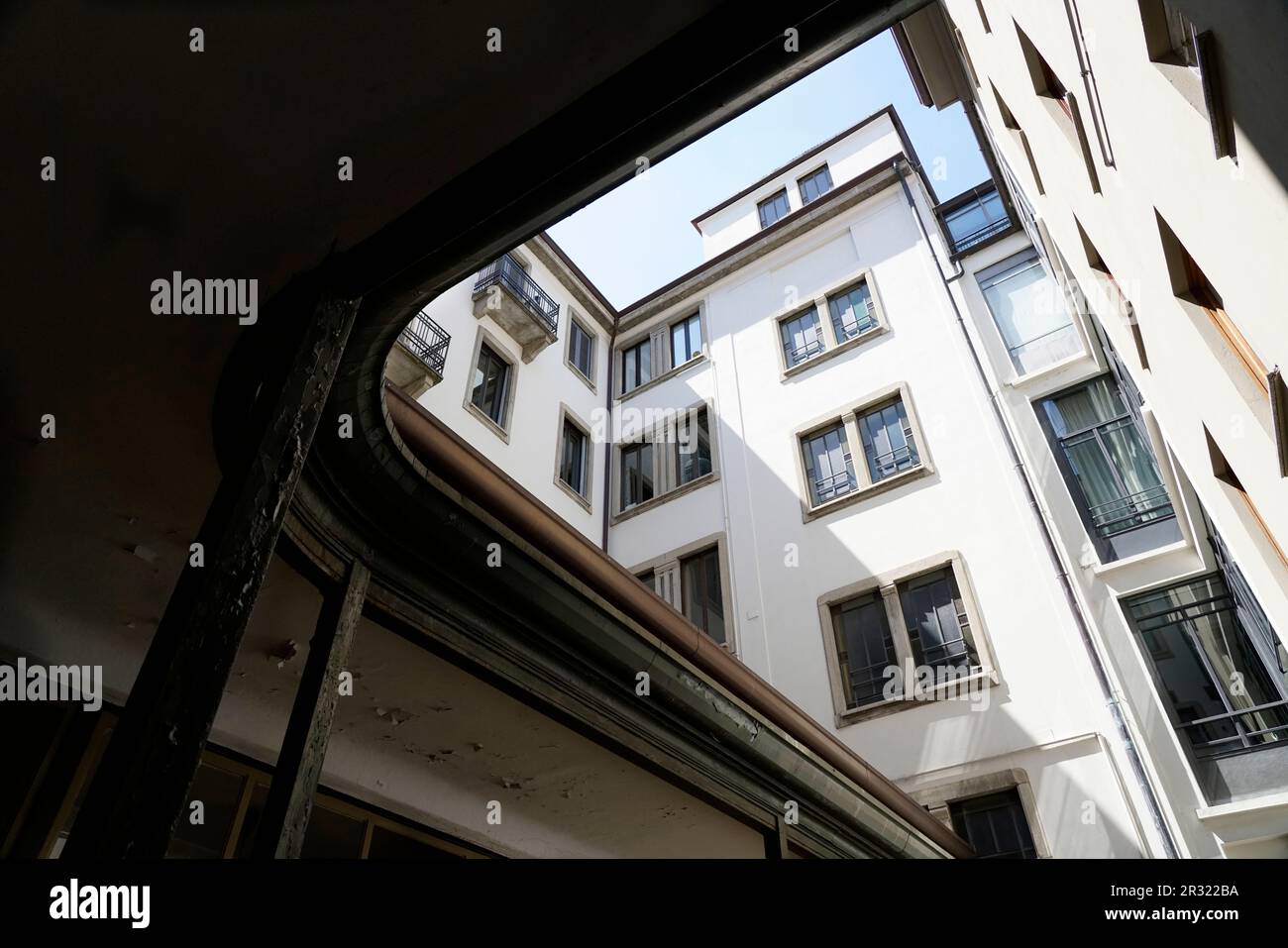 Italian Liberty architecture in Milan, Casa Barelli building, Corso ...