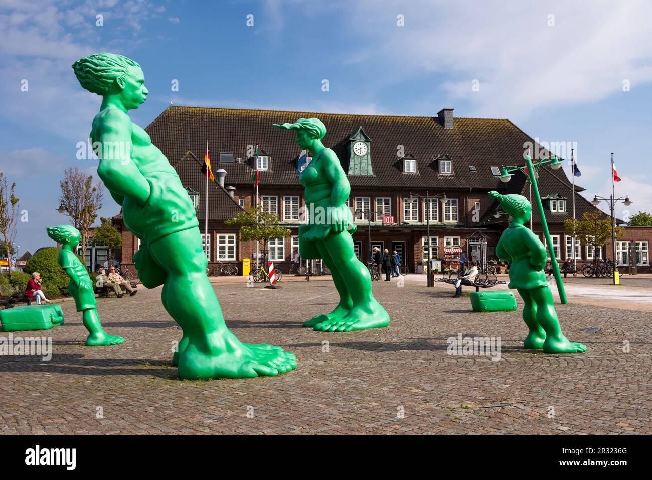 Train sculptures hi-res stock photography and images - Alamy