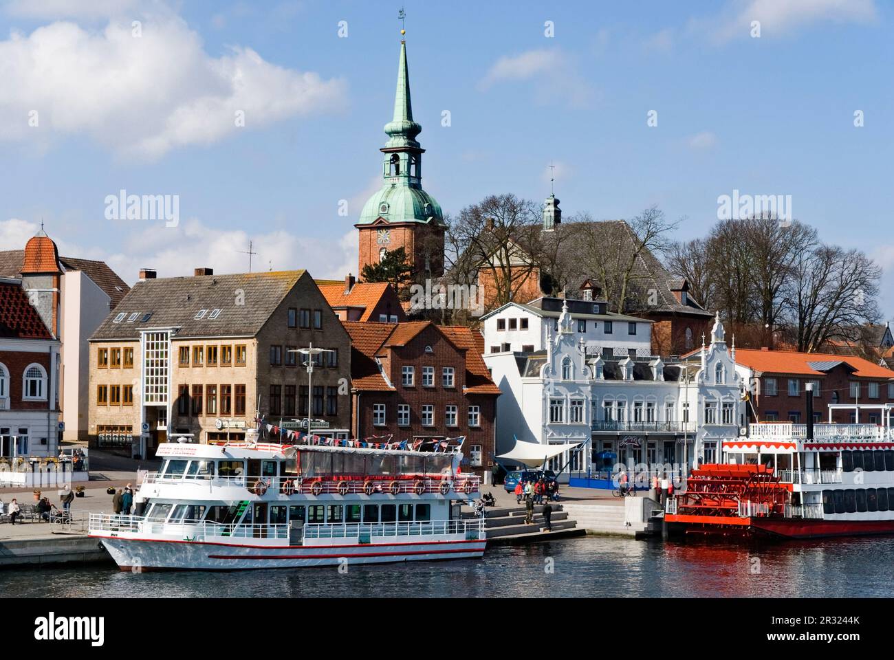 Scene view ships boats hi-res stock photography and images - Alamy