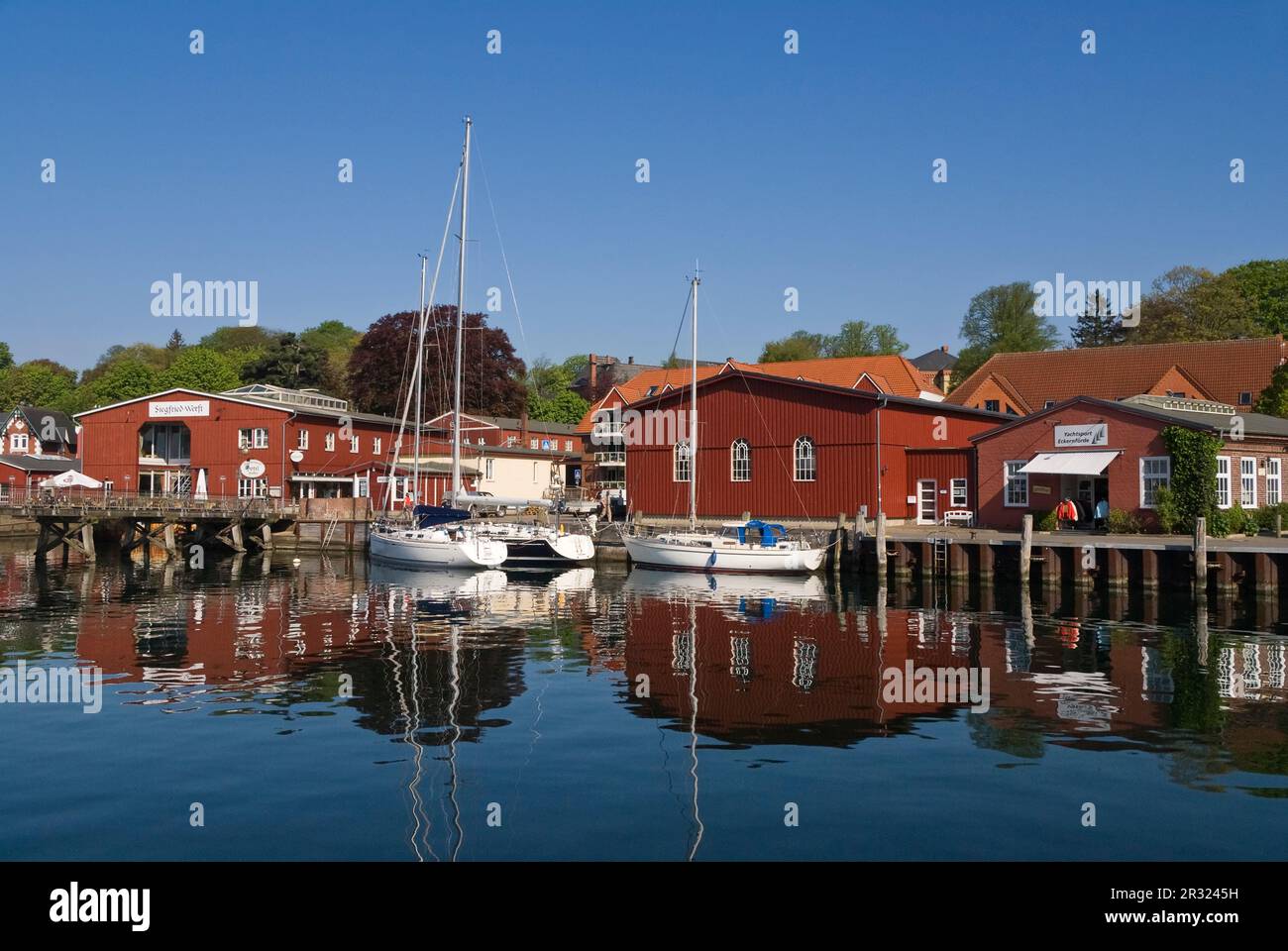 Blue harbor yacht mast hi-res stock photography and images - Alamy