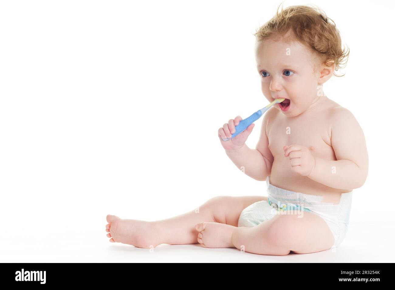 Baby in windel Stock Photo - Alamy
