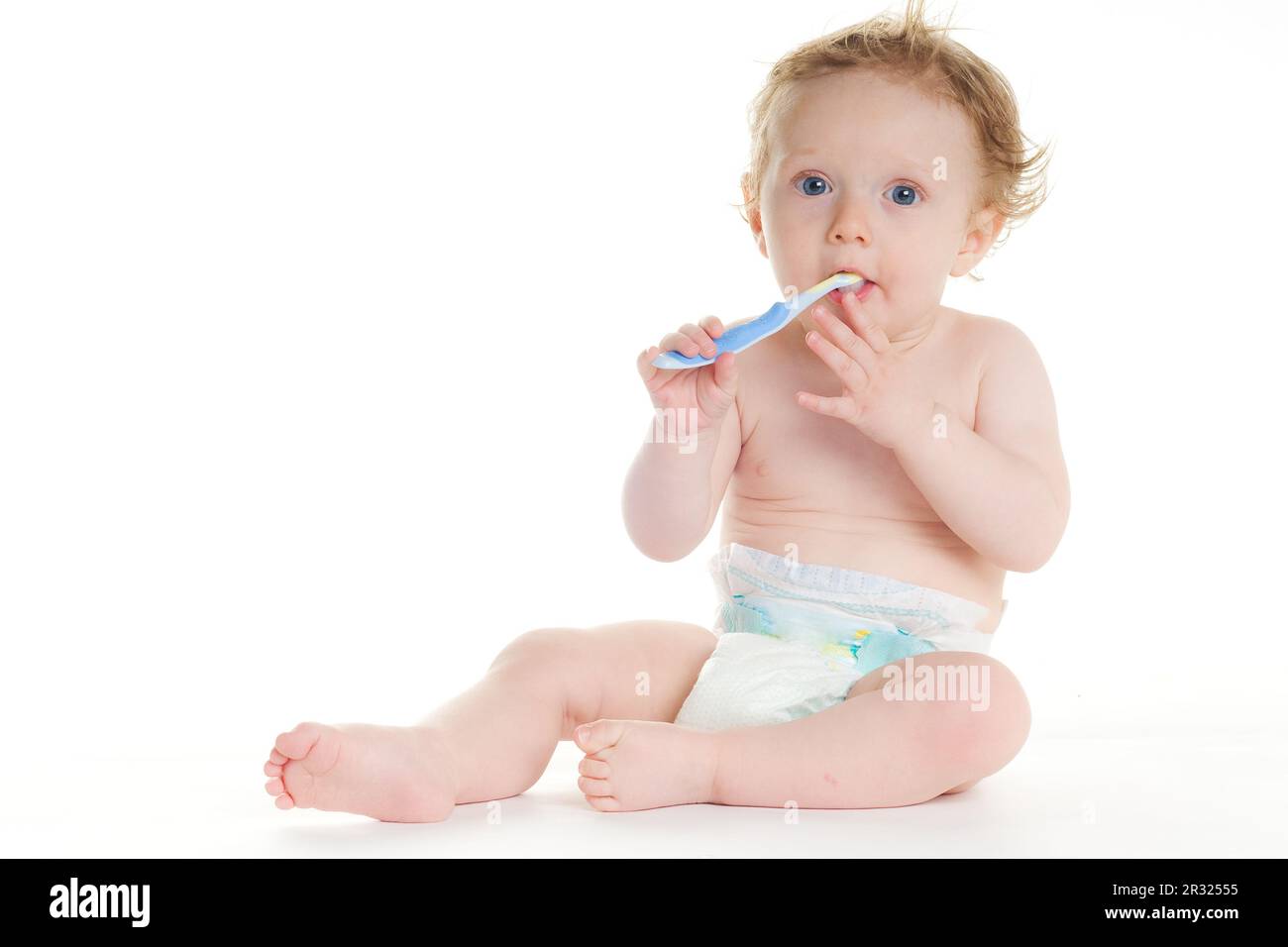 Baby in windel Stock Photo - Alamy