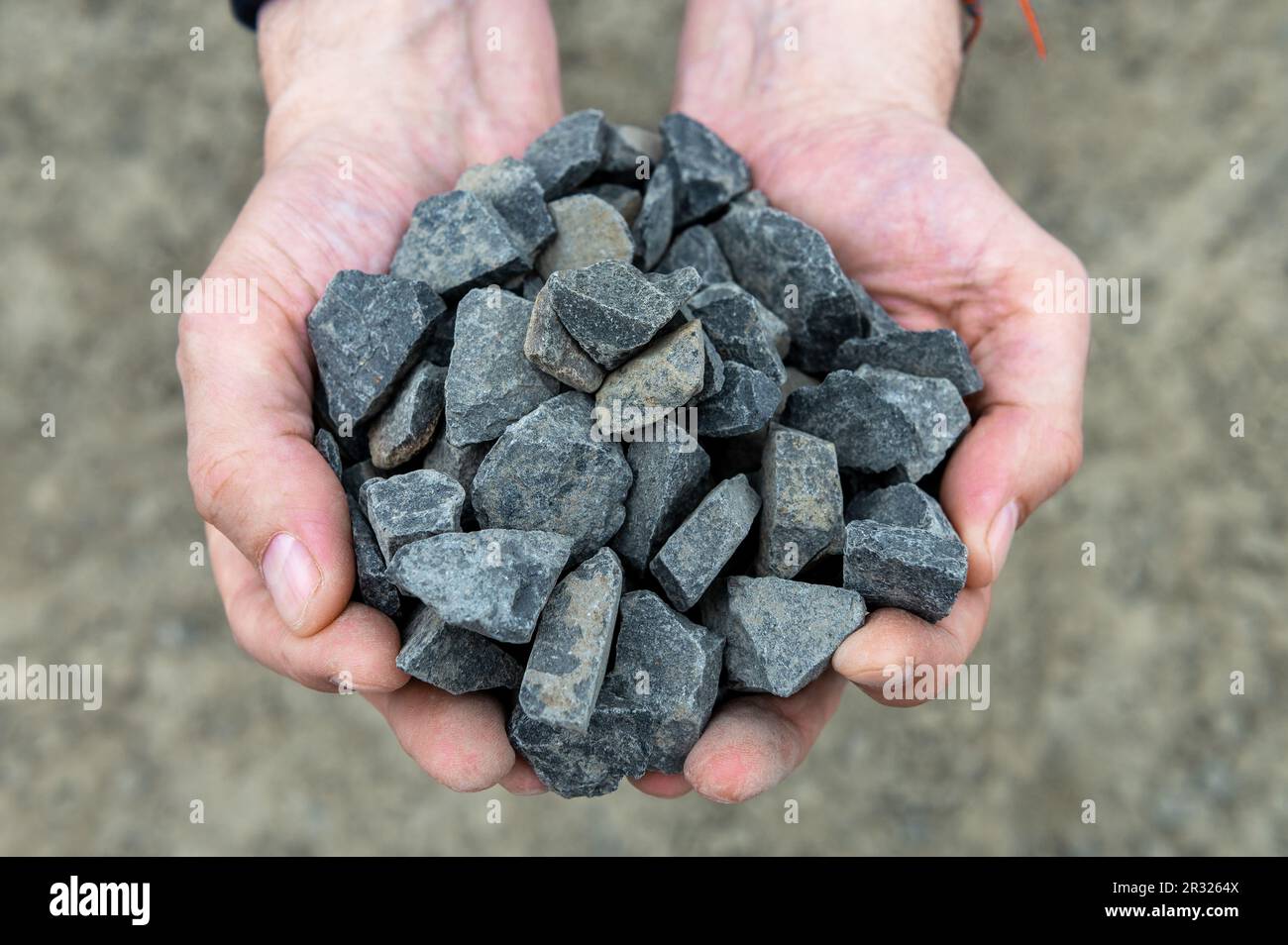 Pebbles in a heart shape hi-res stock photography and images - Alamy