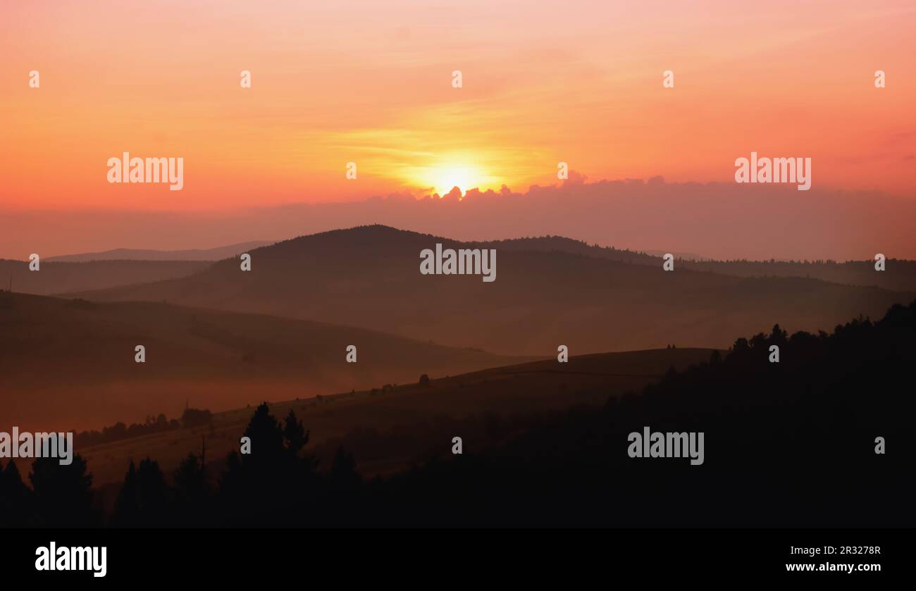 Purple mountain sunrise hi-res stock photography and images - Alamy