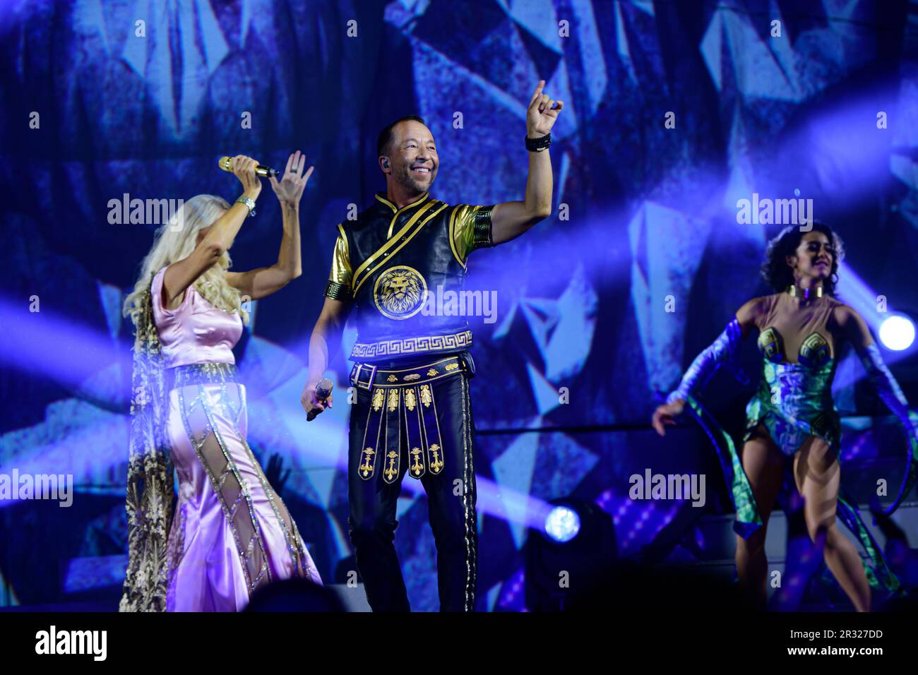 DJ BoBo bei der großen DJ Bobo-Tour, das beste aus 30 Jahren Show in ...
