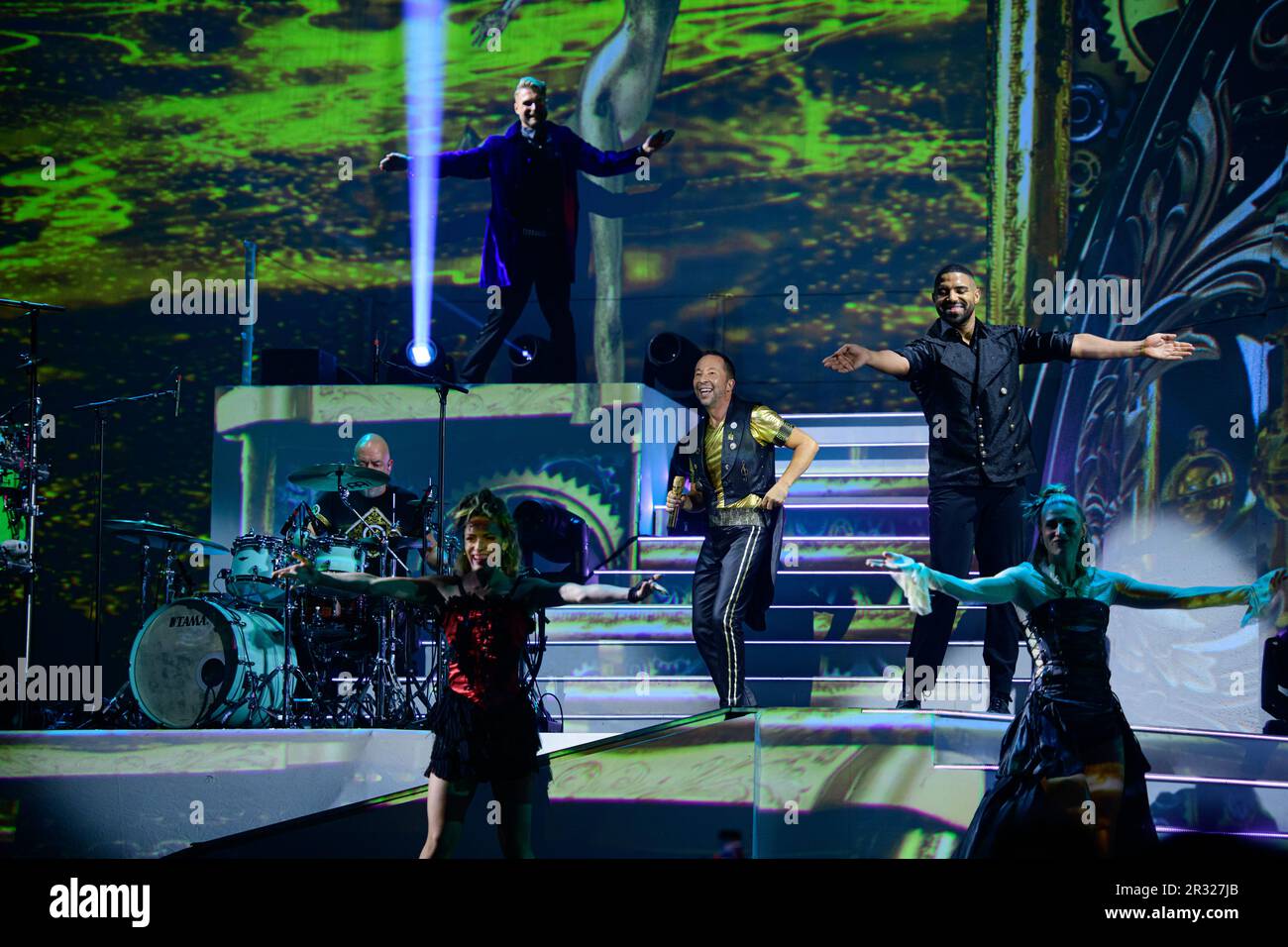 DJ BoBo bei der großen DJ Bobo-Tour, das beste aus 30 Jahren Show in ...