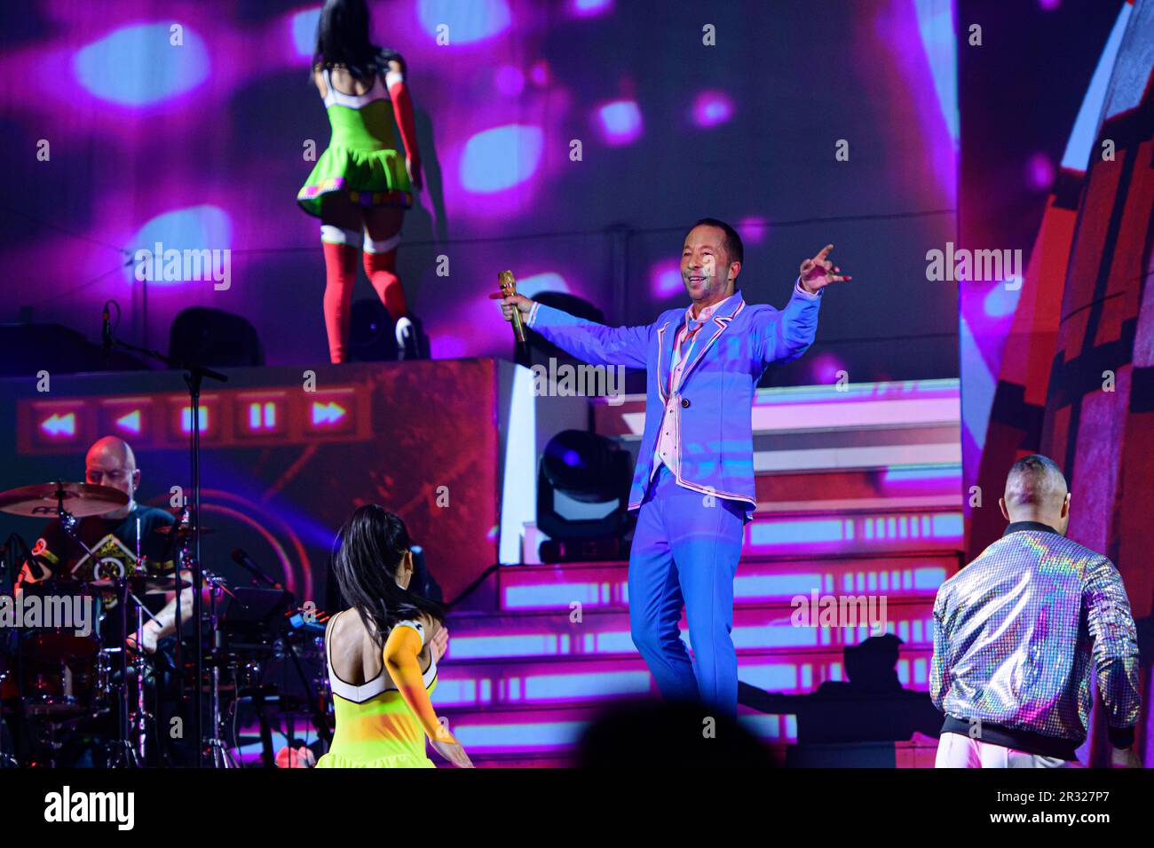 DJ BoBo bei der großen DJ Bobo-Tour, das beste aus 30 Jahren Show in ...