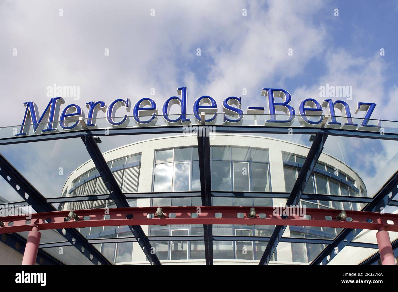Mercedes benz logotype hi-res stock photography and images - Alamy