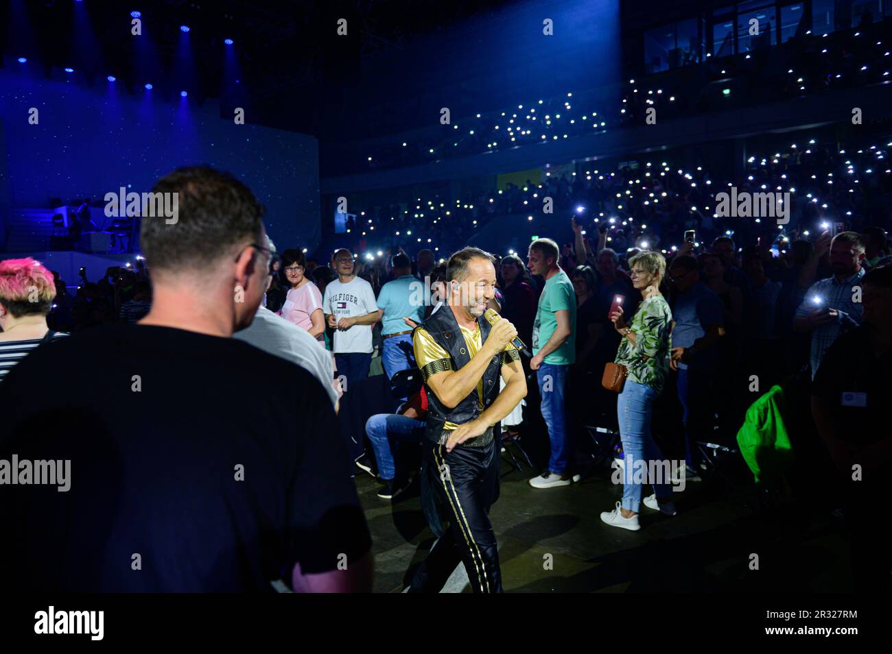 DJ BoBo bei der großen DJ Bobo-Tour, das beste aus 30 Jahren Show in ...