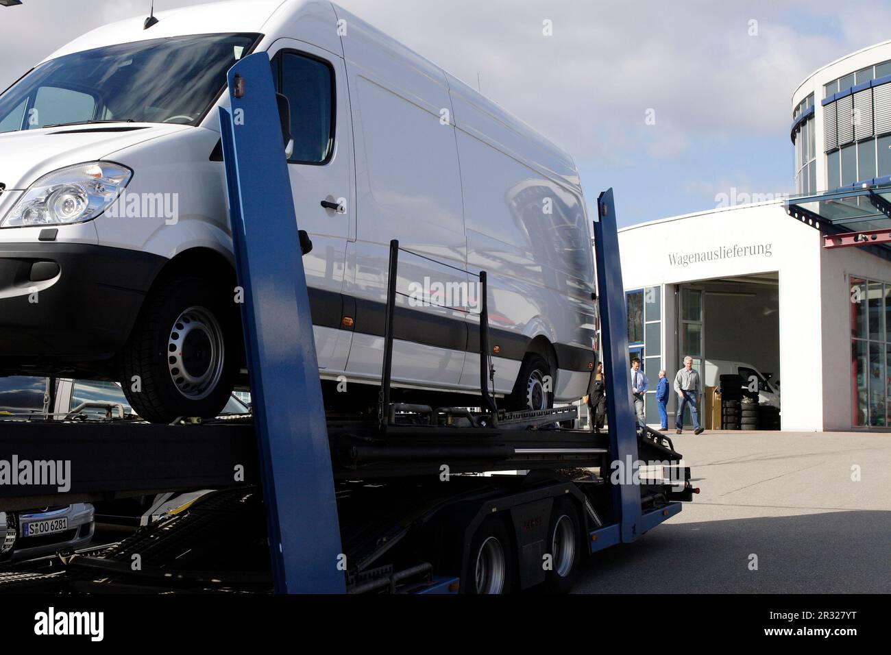 Mercedes sprinter hi-res stock photography and images - Alamy
