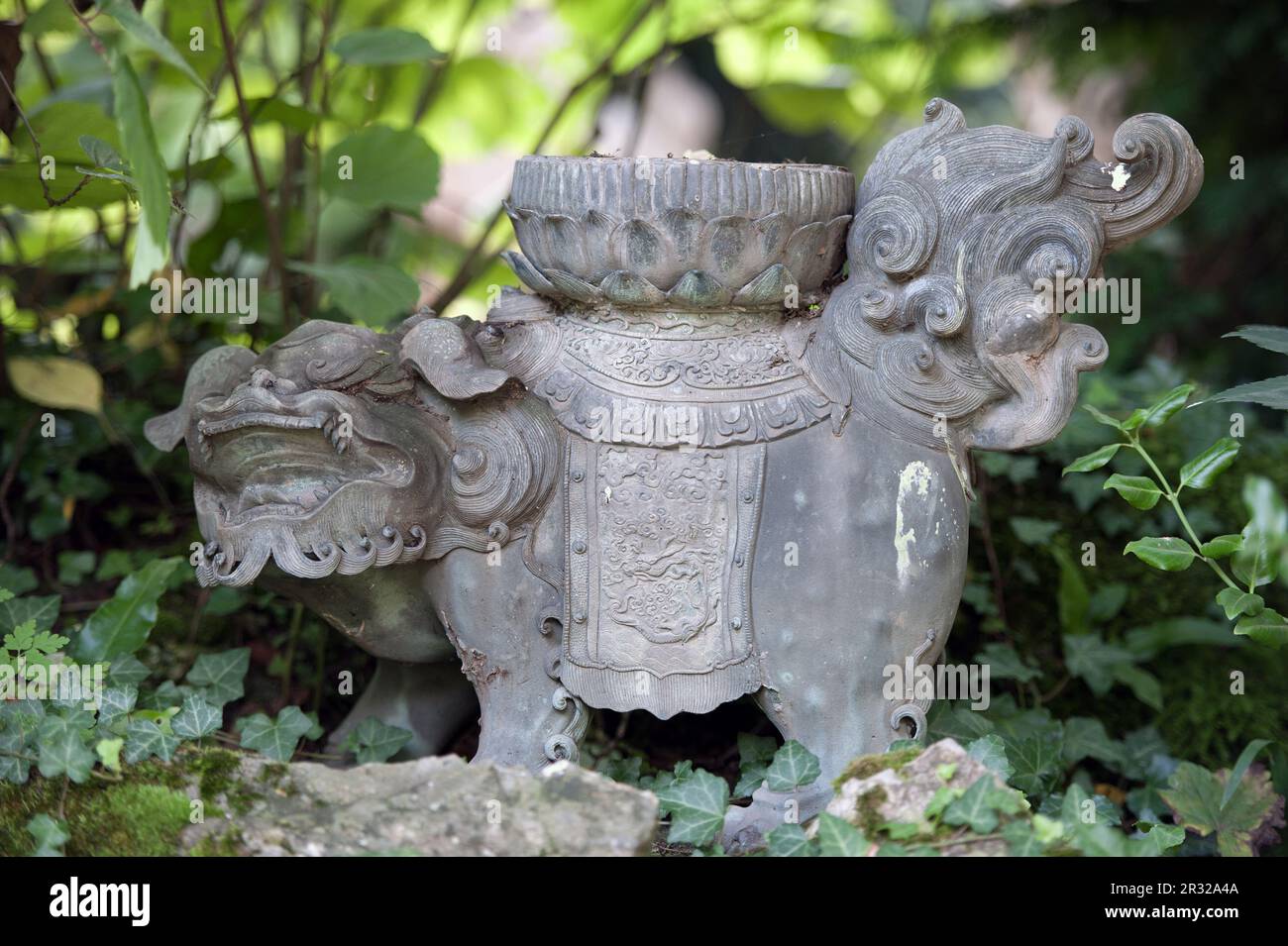 Stone creature hi-res stock photography and images - Alamy