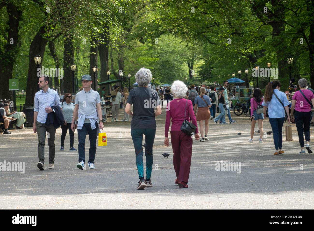 Poets' Walk in Central Park is popular in all seasons, New York City ...