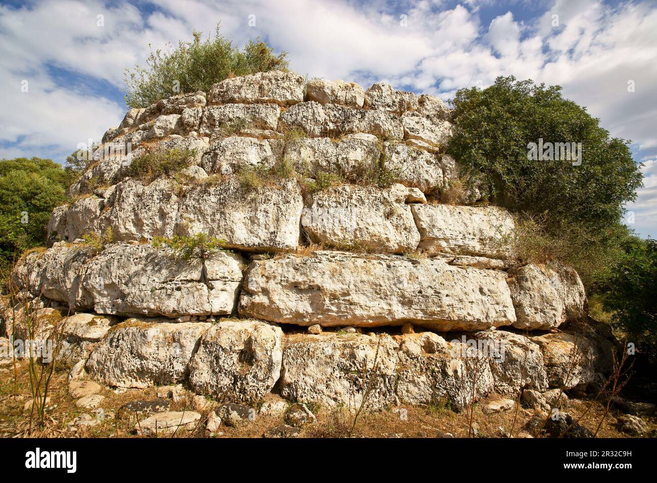 Talaiot circular de Sa Clova des Xot.Yacimiento arqueologico de Sa ...