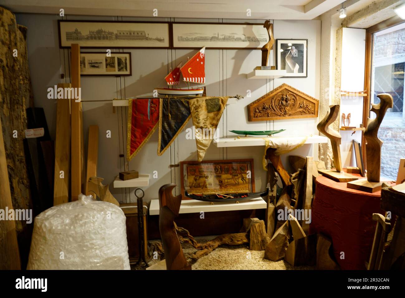 Gondola san polo district hi-res stock photography and images - Alamy