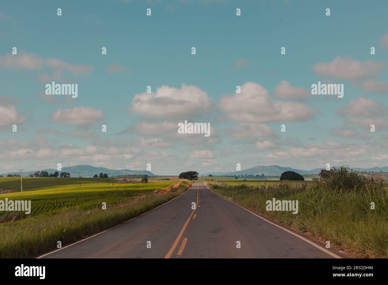 Flat horizon road hi-res stock photography and images - Alamy