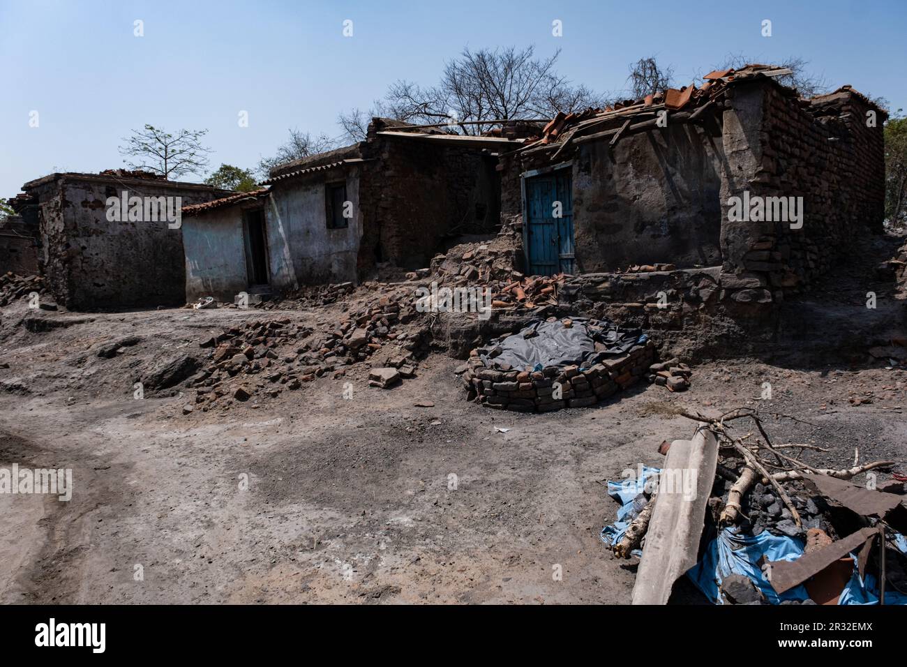 Jharia, India. 21st May, 2023. Community of coal workers live with the ...