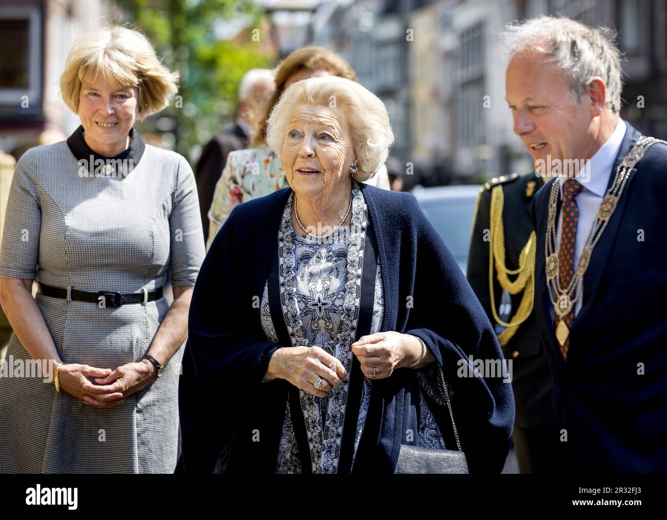 LEAD - Princess Beatrix arrives at the Leiden town hall for the ...