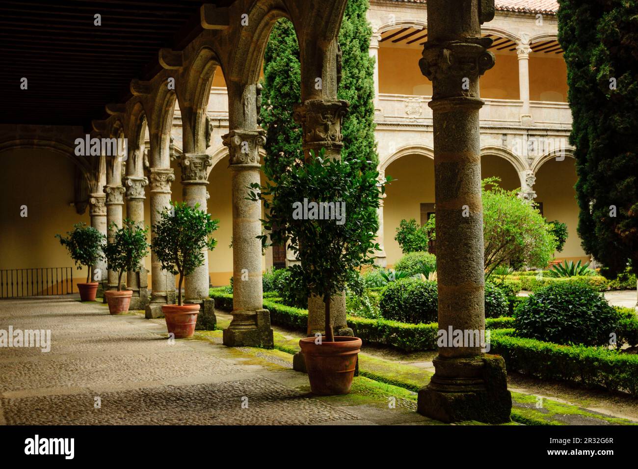 claustro renacentista, siglo XVI, Monasterio de San Jerónimo de Yuste ...