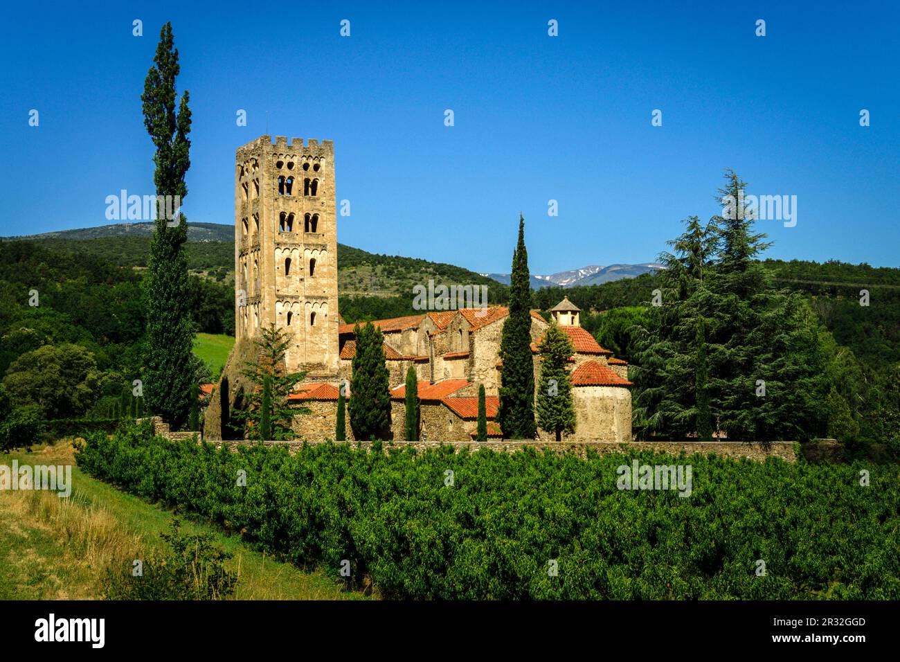 Monasterio benedictino medieval hi-res stock photography and images - Alamy