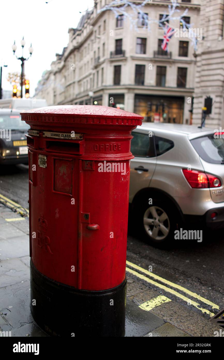Royal mailbox hi-res stock photography and images - Alamy