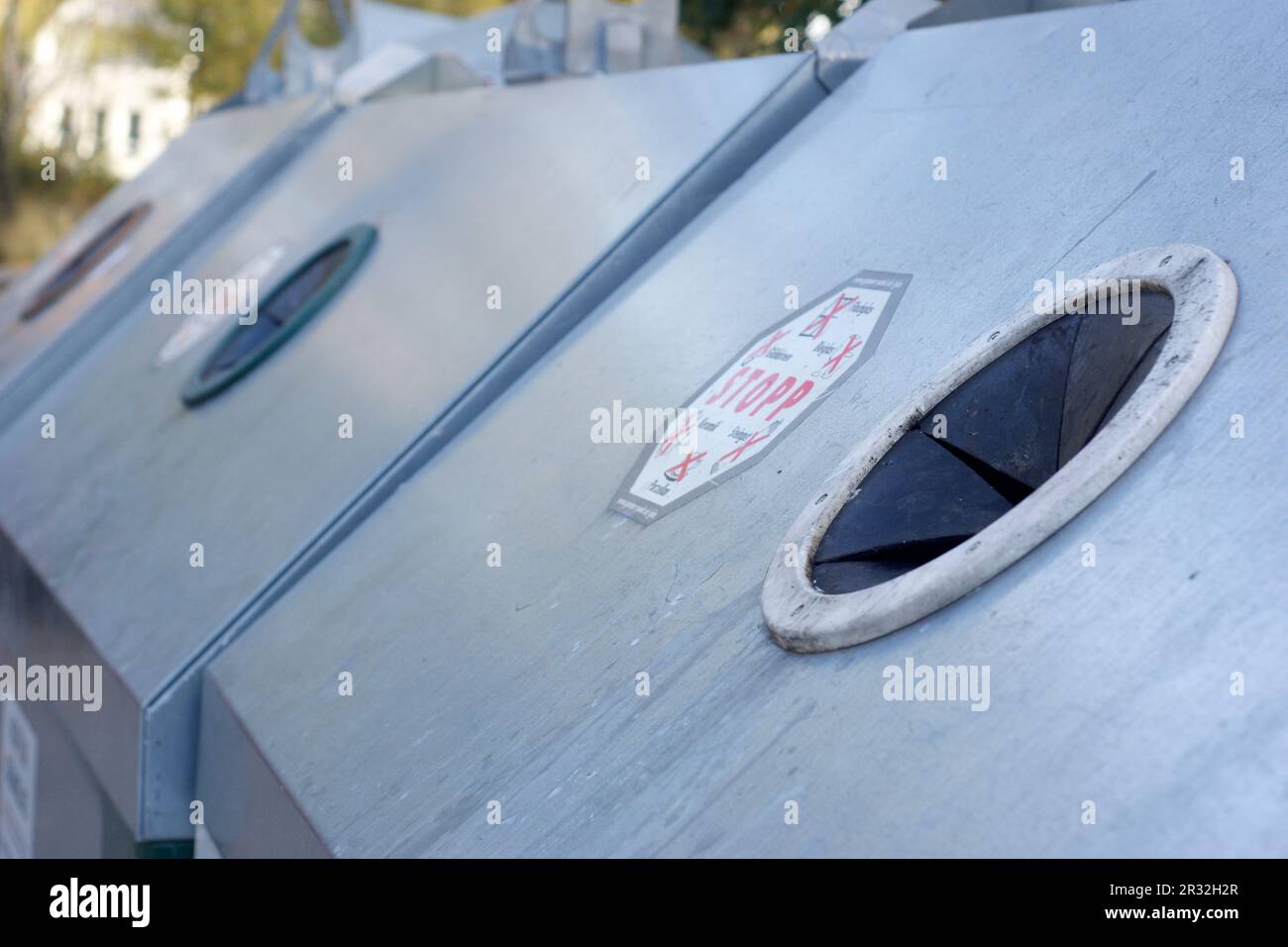 Throw away bottle hi-res stock photography and images - Alamy