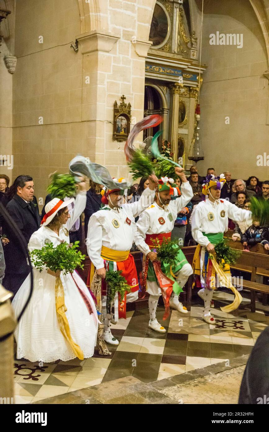 Mass tribute Sant Honorat, patron saint of the town, cossiers dancing ...