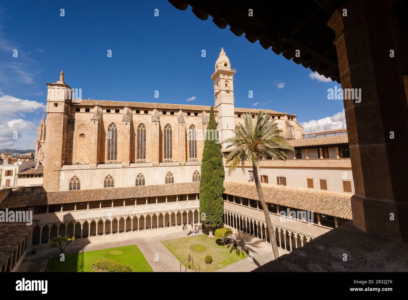 Casco de ilustración hi-res stock photography and images - Alamy