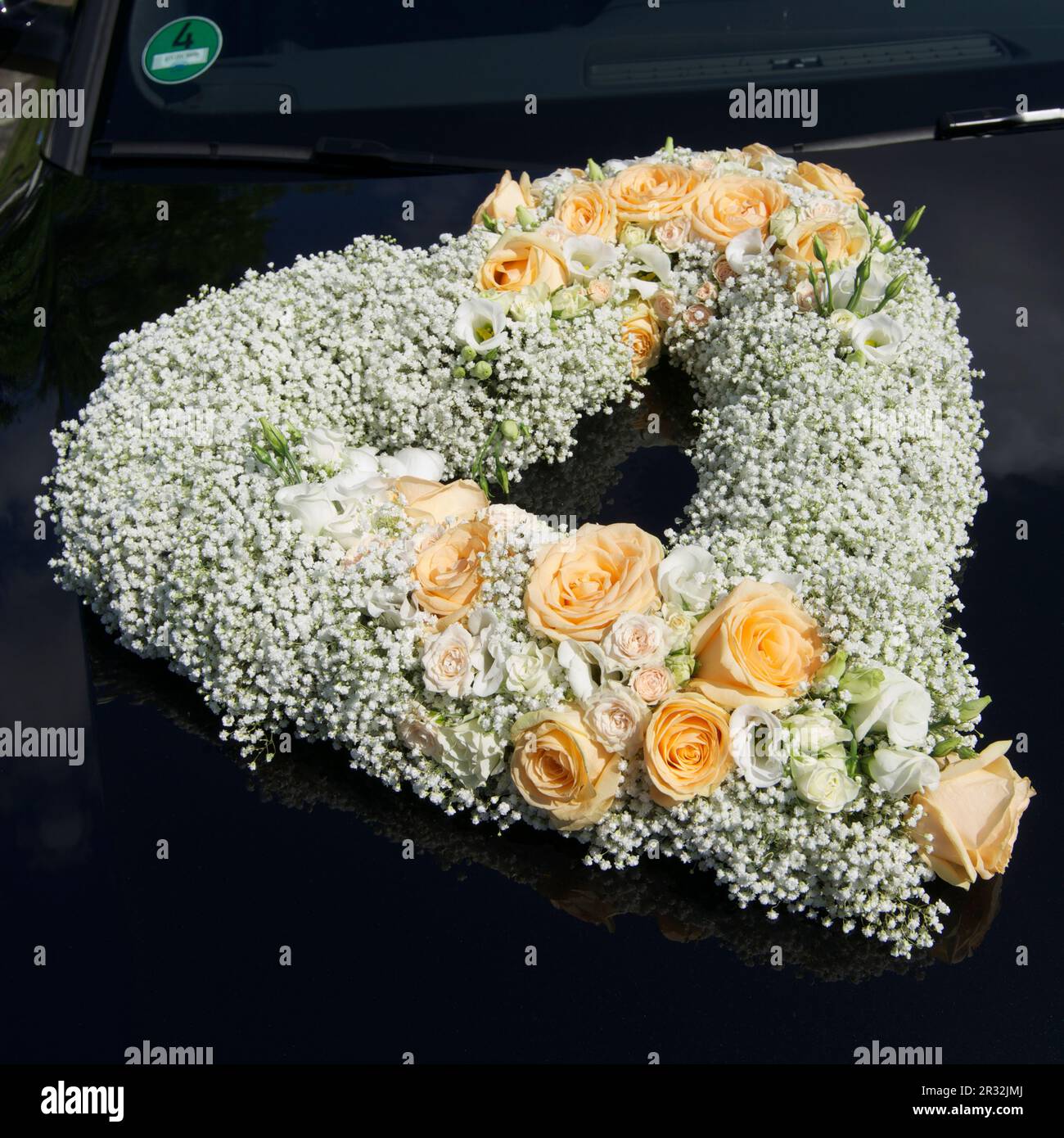 Wedding car flowers Stock Photo - Alamy