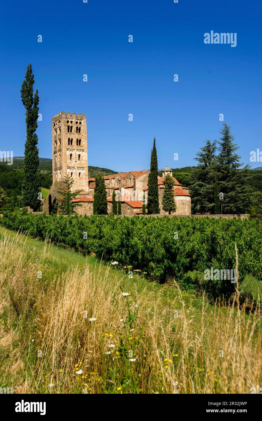 Monasterio benedictino medieval hi-res stock photography and images - Alamy