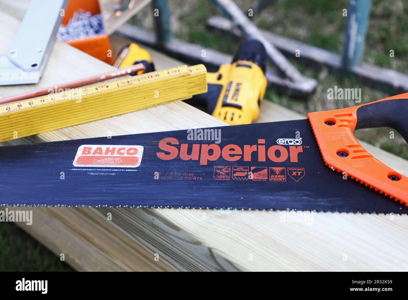 Someone who has a building project, in the form of a wooden decking, at ...