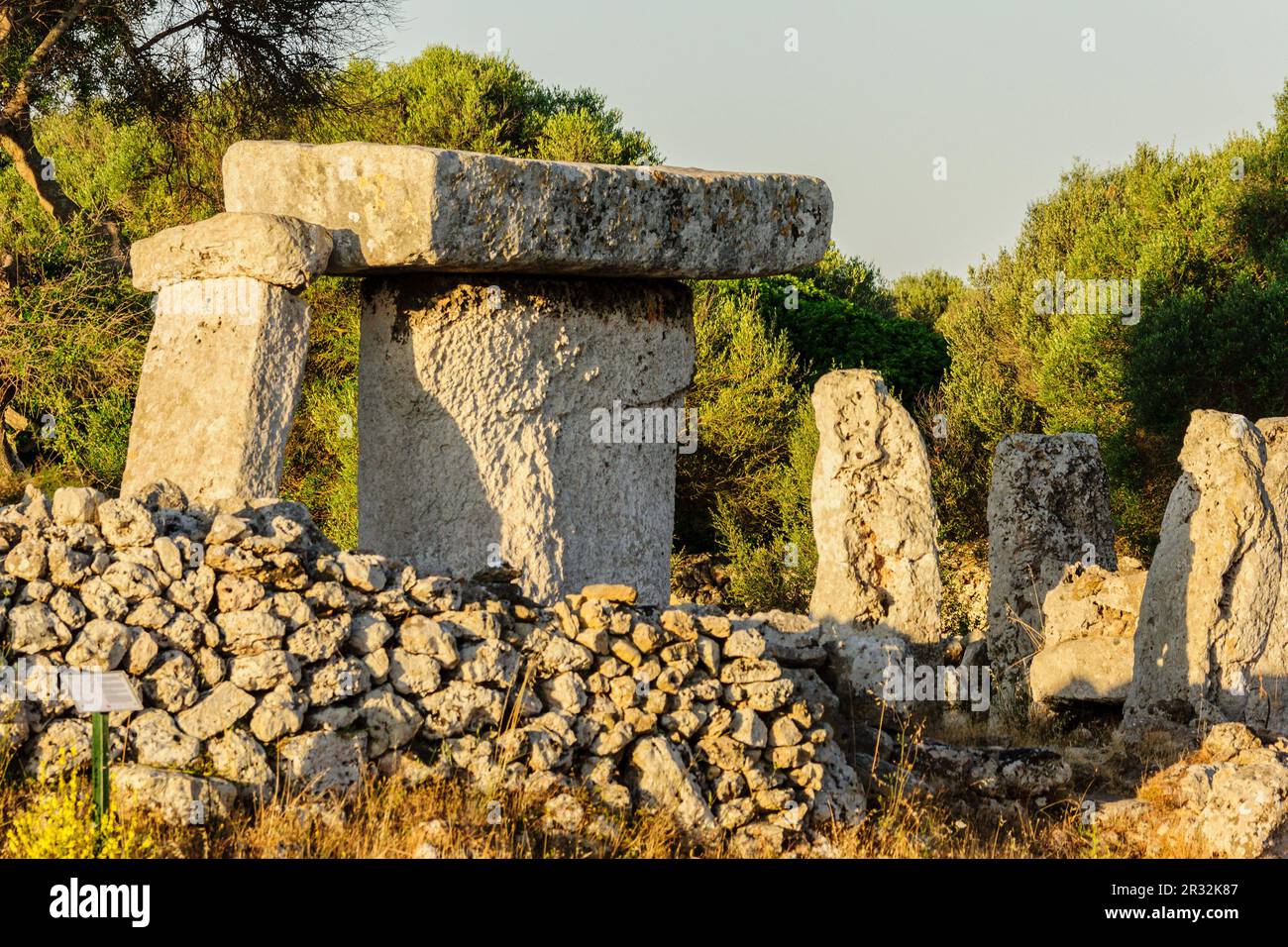 Fachada de columna de piedra hi-res stock photography and images - Alamy