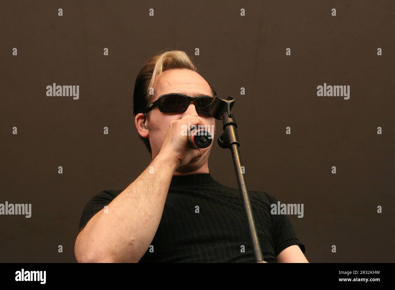 80s band lead singer David Vanian of the Damned performing at Summer ...