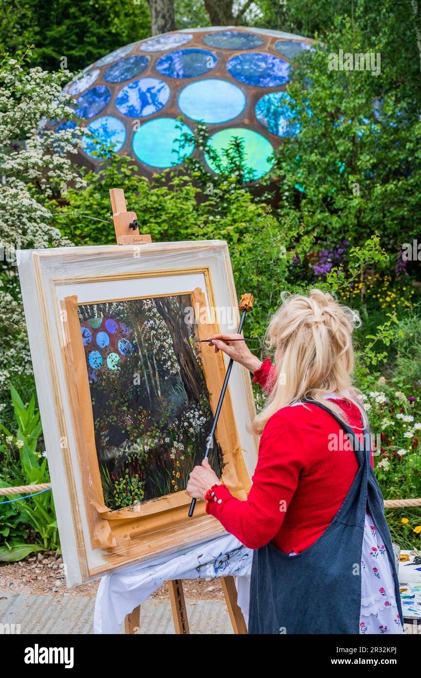 Larger than life puppets hi-res stock photography and images - Alamy