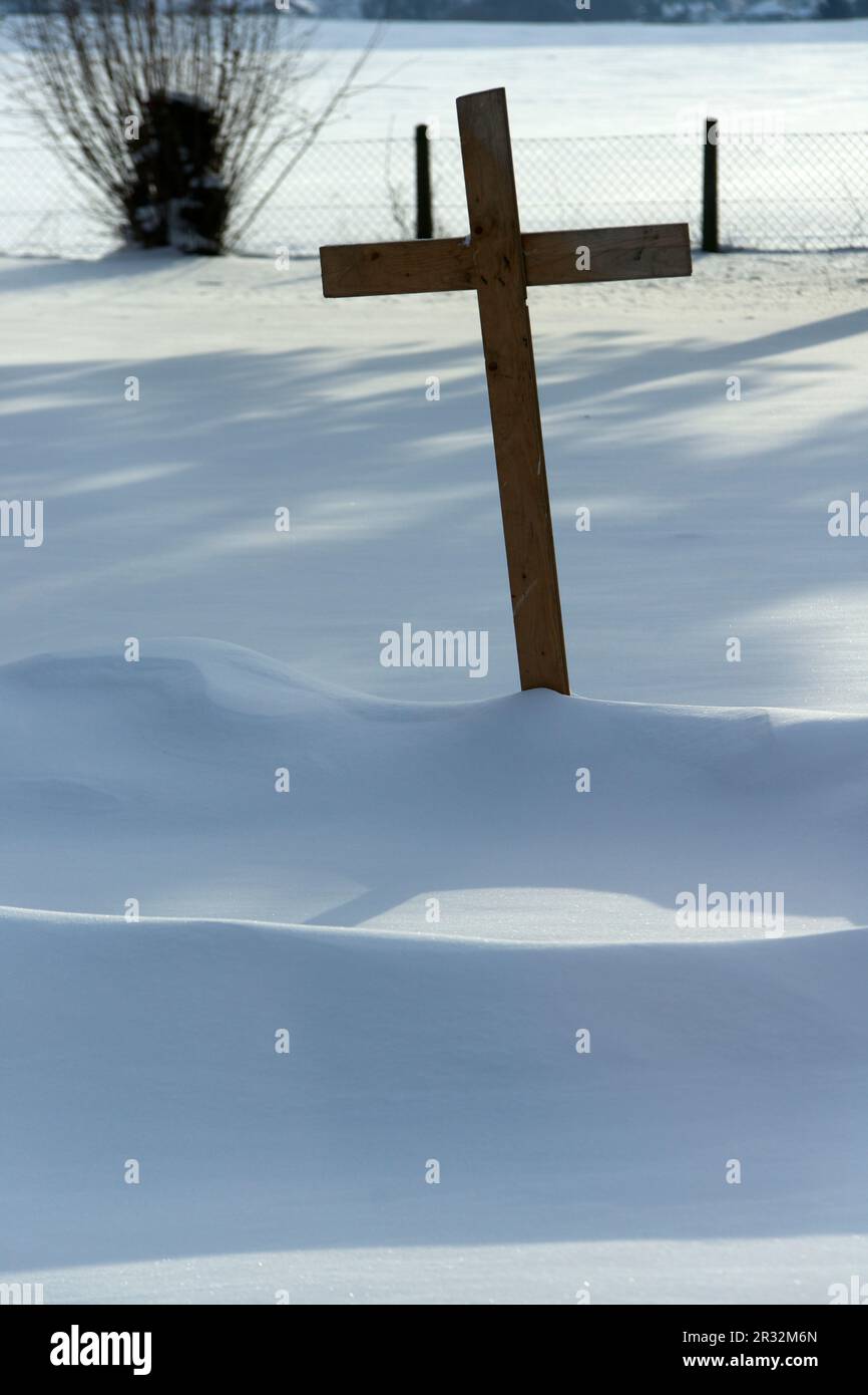 Cross in the snow Stock Photo - Alamy