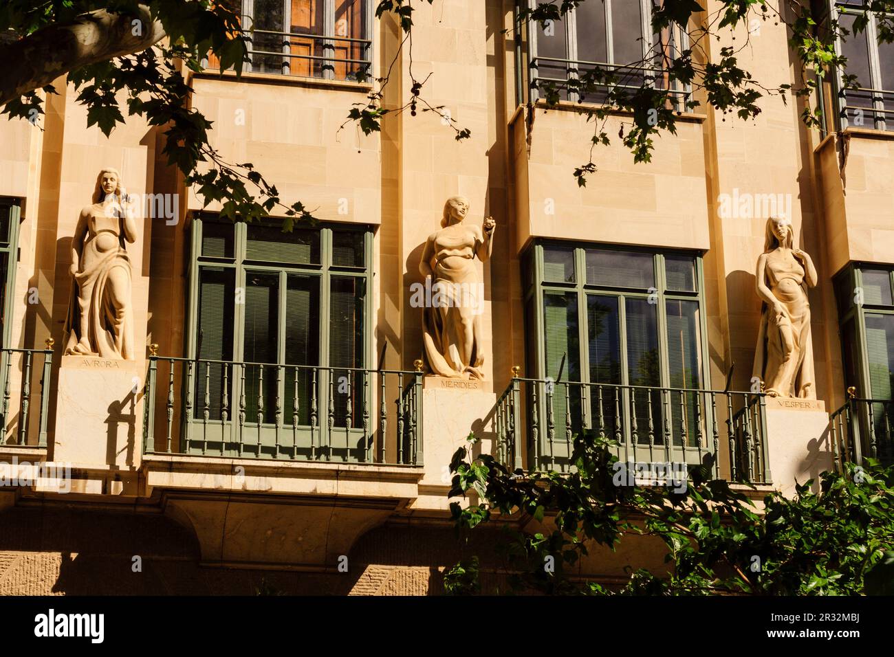 Aurora, Meridies y Vesper esculturas de Antoni Font Mas (1905 - 1984 ...