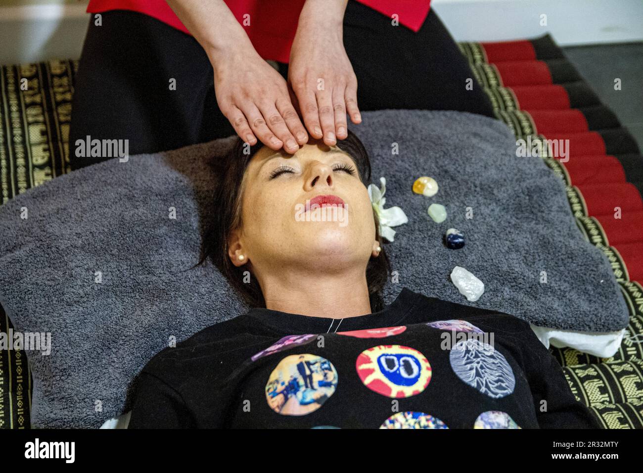 Reiki massage dundee hi-res stock photography and images - Alamy