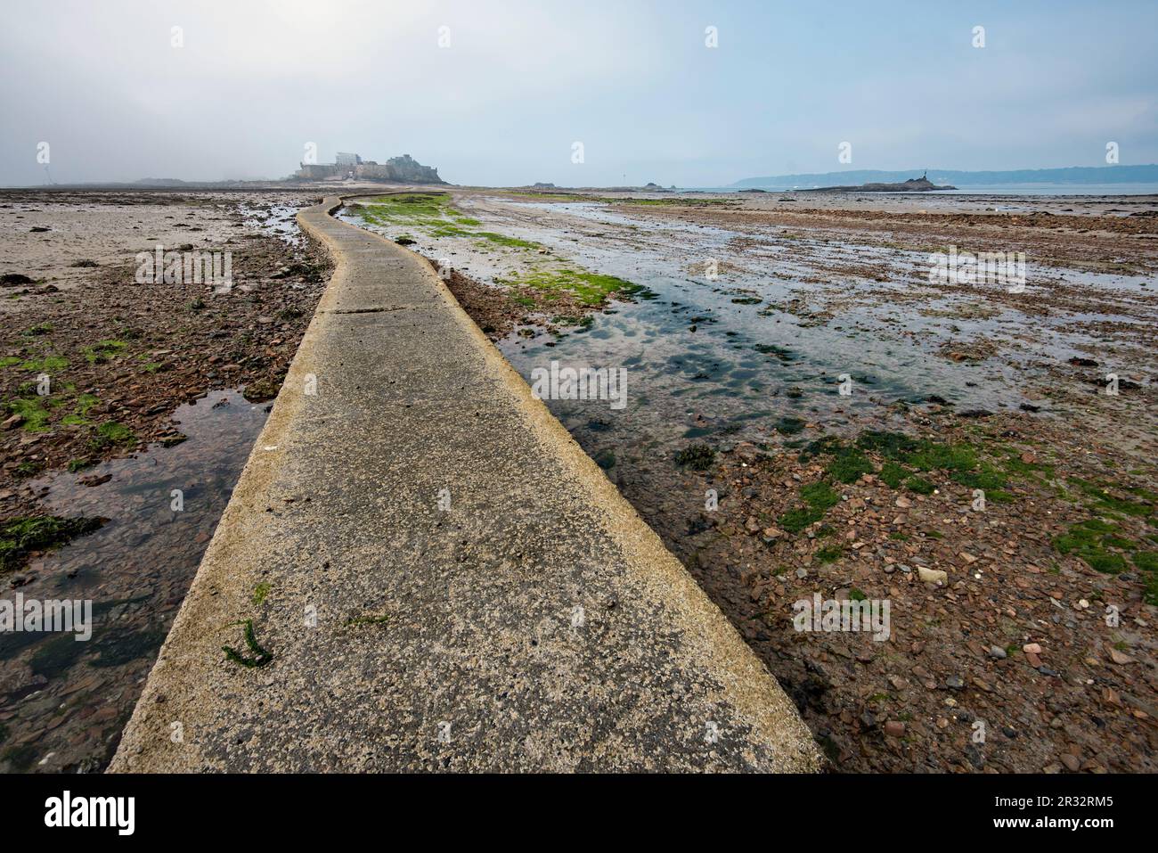 The causeway route across the tidal area over to Elizabeth Castle ...