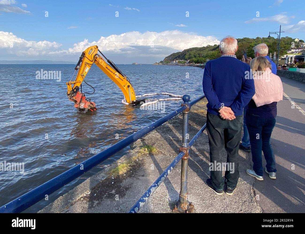 The mechanical digger which ended up submerged at high water in Mumbles ...