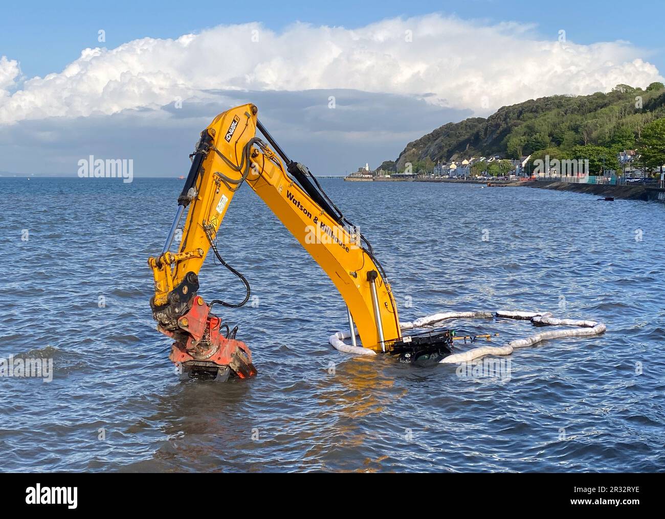 The mechanical digger which ended up submerged at high water in Mumbles ...