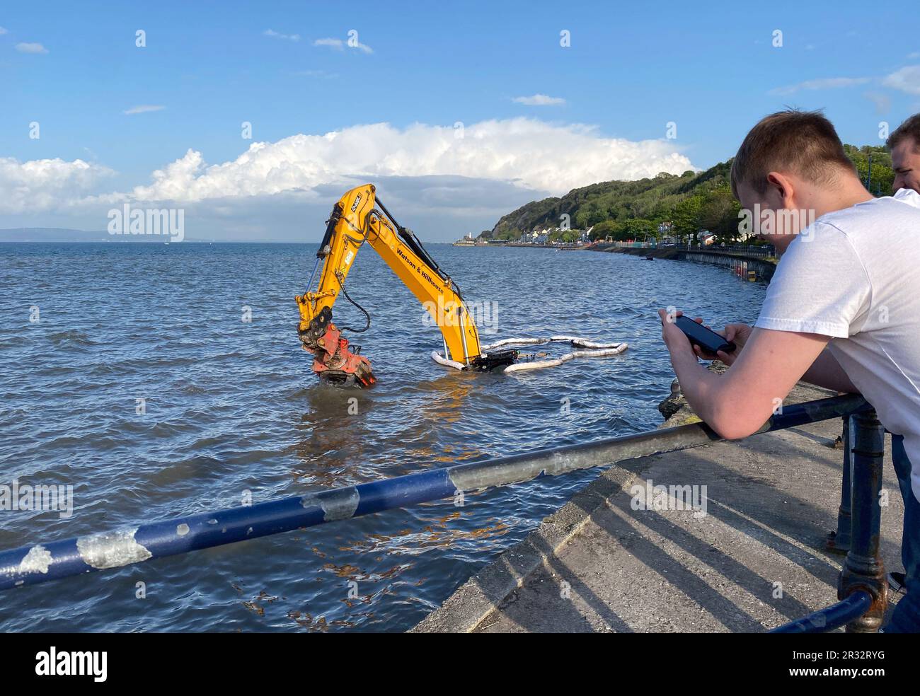 The mechanical digger which ended up submerged at high water in Mumbles ...