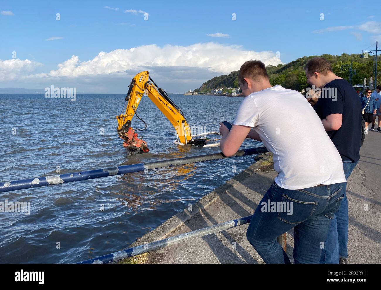 The mechanical digger which ended up submerged at high water in Mumbles ...