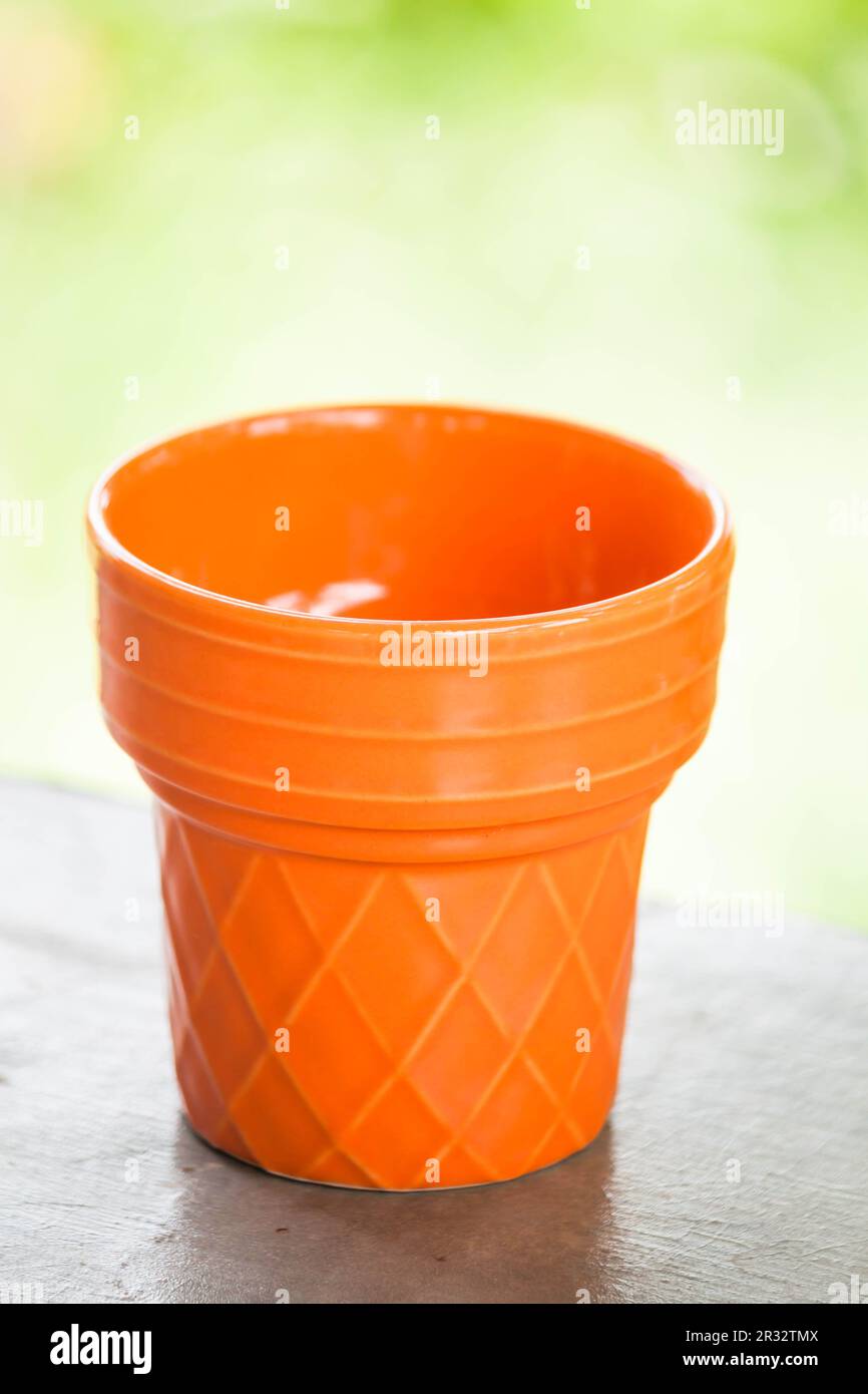 Ceramic plant hi-res stock photography and images - Alamy