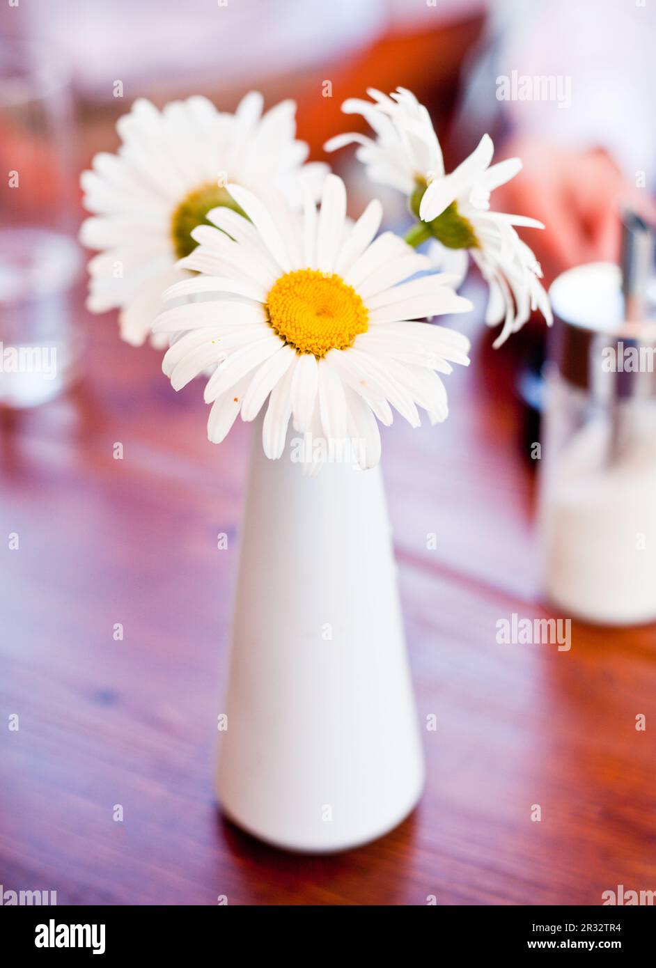 Floral cafe hi-res stock photography and images - Alamy