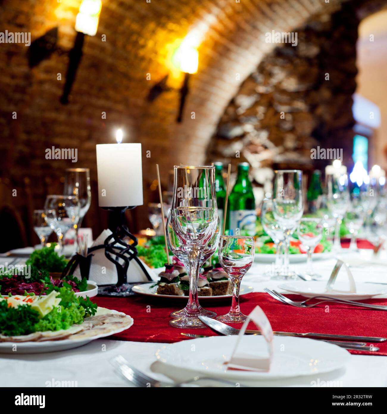 Table candlestick glasses hi-res stock photography and images - Alamy