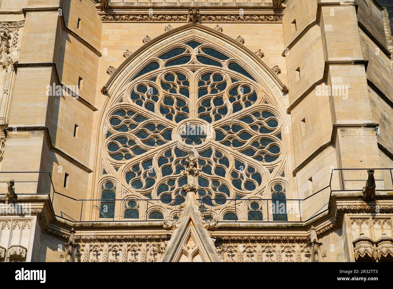 Flamboyant gothic window hi-res stock photography and images - Alamy
