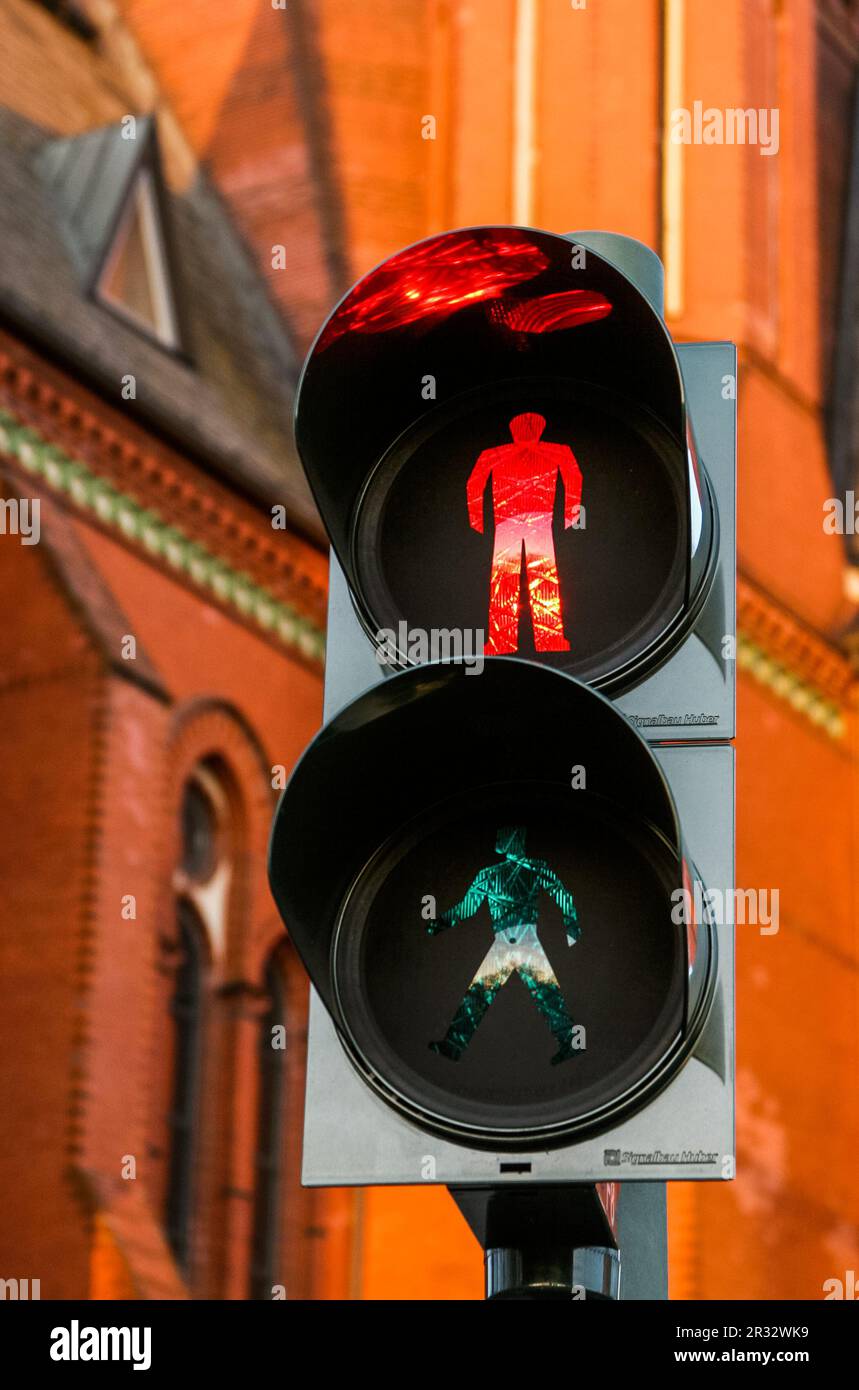 Pedestrian traffic light red symbol hi-res stock photography and images ...