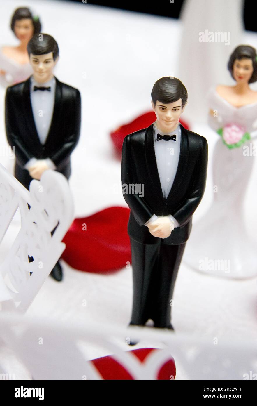 Plastic couple hi-res stock photography and images - Alamy