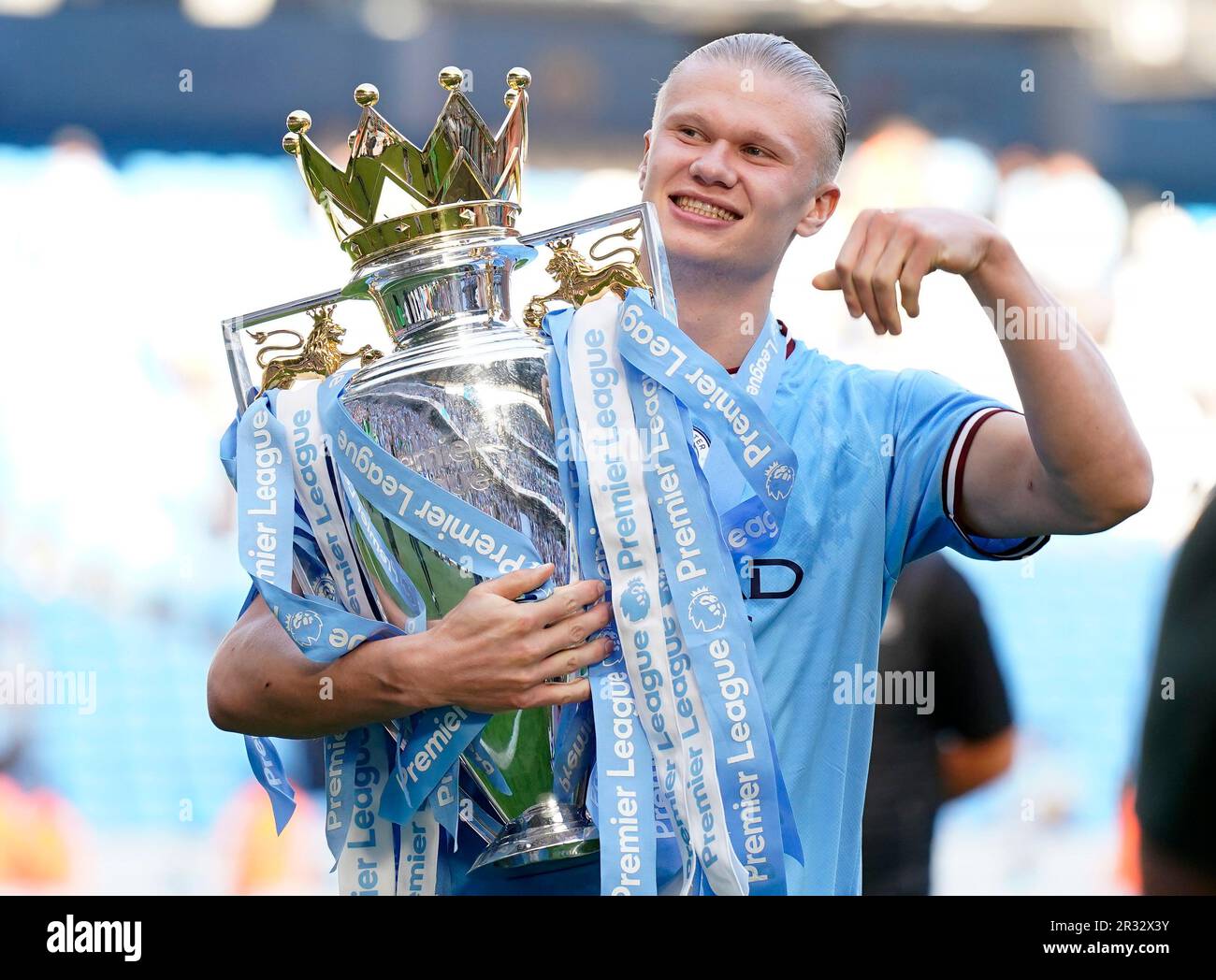 Erling haaland premier league trophy hi-res stock photography and ...