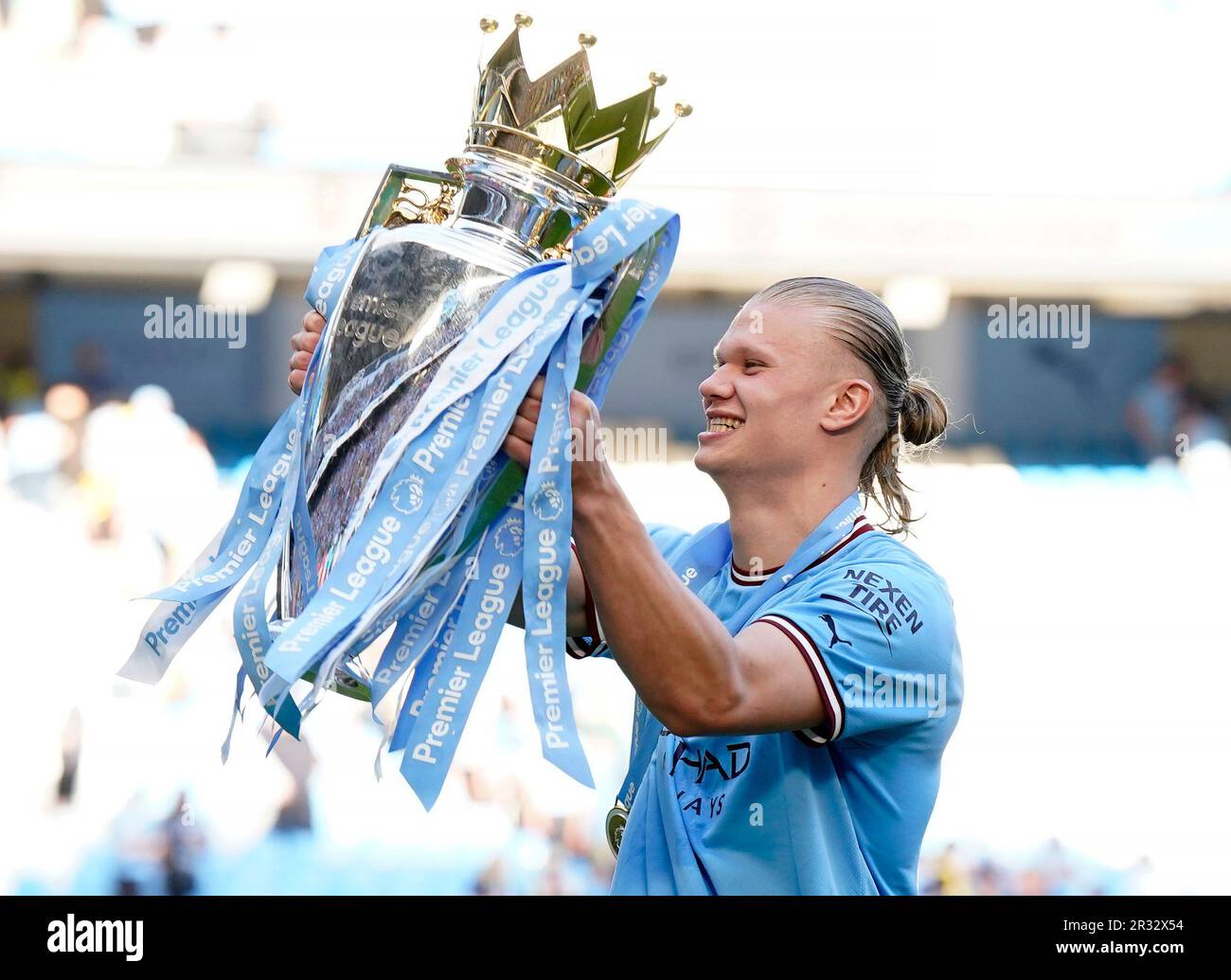Erling haaland premier league trophy hi-res stock photography and ...