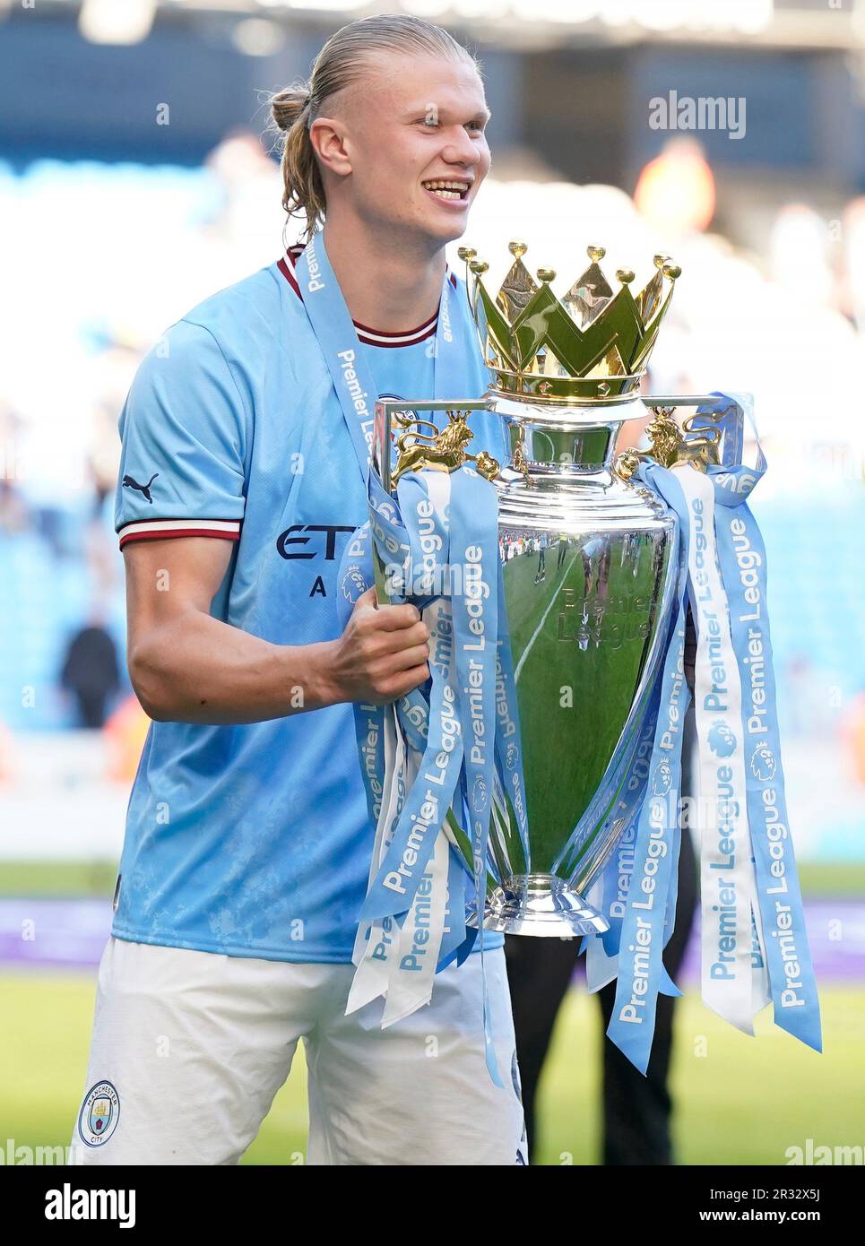 Erling haaland premier league trophy hi-res stock photography and ...